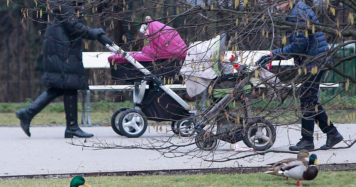 NRSR: Od roku 2026 sa nebudú rodičom znižovať dôchodky - Pravý Uhol